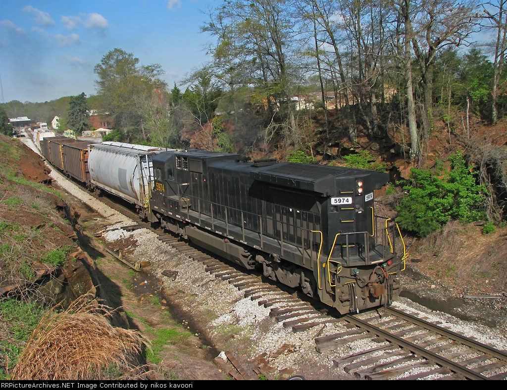 CSX Y111 chugs past the location of the Hill and cut track switch.